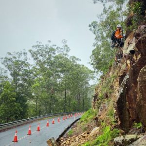 Rock scaling with rope access - Height Dynamics